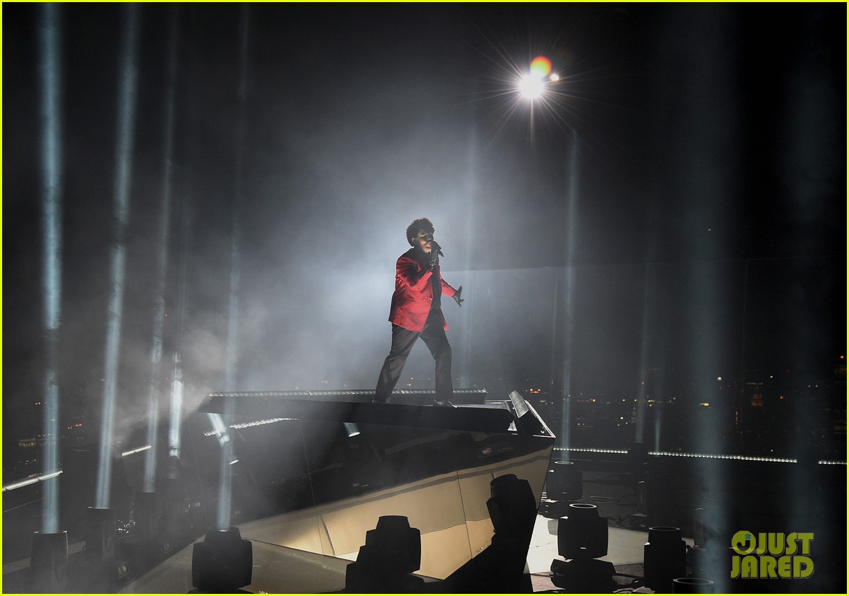 The Weeknd Opens MTV VMAs 2020 with 'Blinding Lights' Performance ...