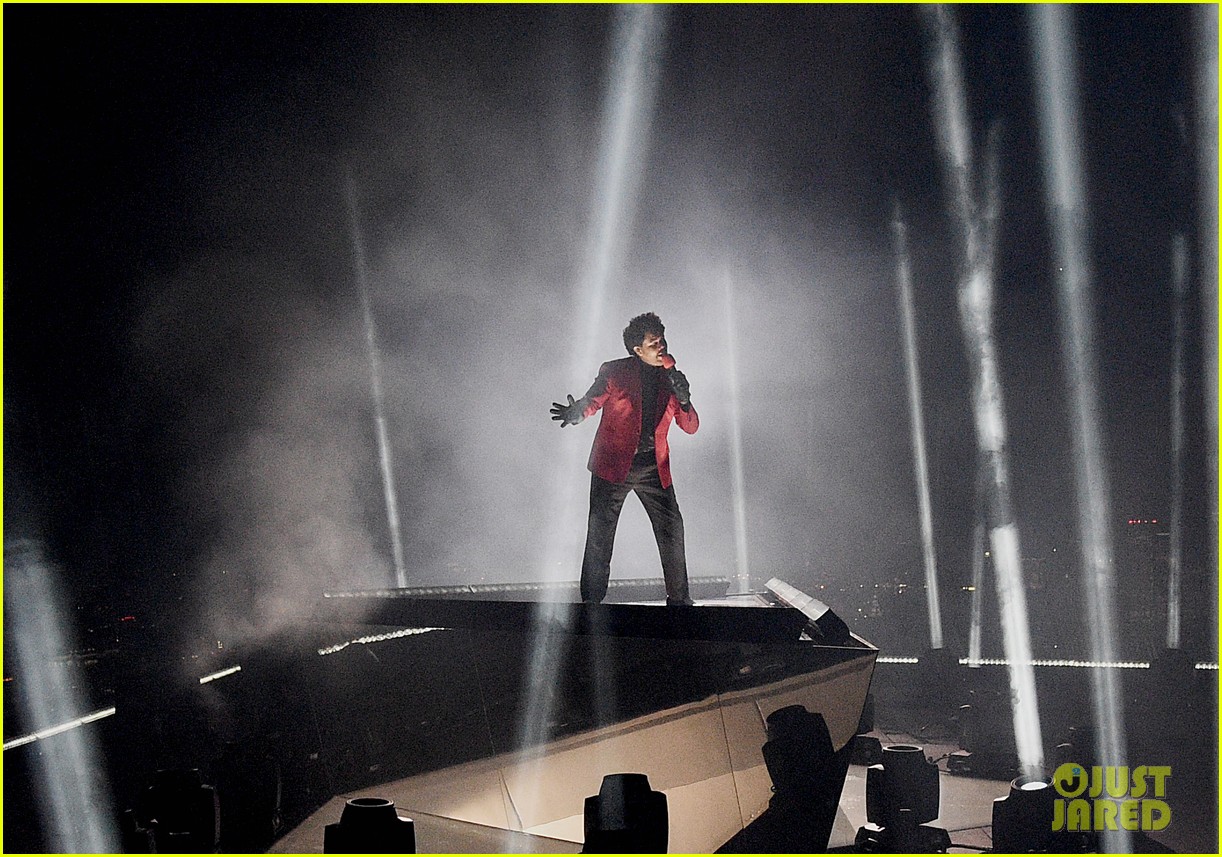The Weeknd Opens MTV VMAs 2020 with 'Blinding Lights' Performance ...