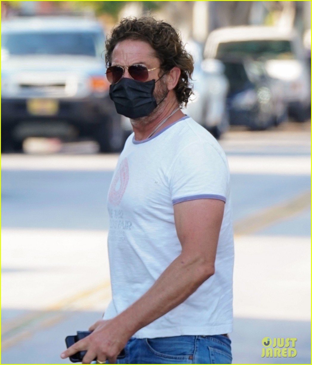 Newly Single Gerard Butler Masks Up While Stepping Out in L.A.: Photo ...
