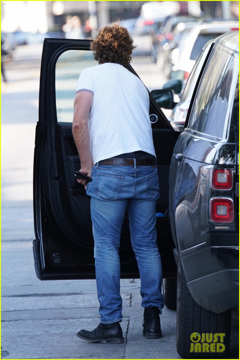 Newly Single Gerard Butler Masks Up While Stepping Out in L.A.: Photo ...