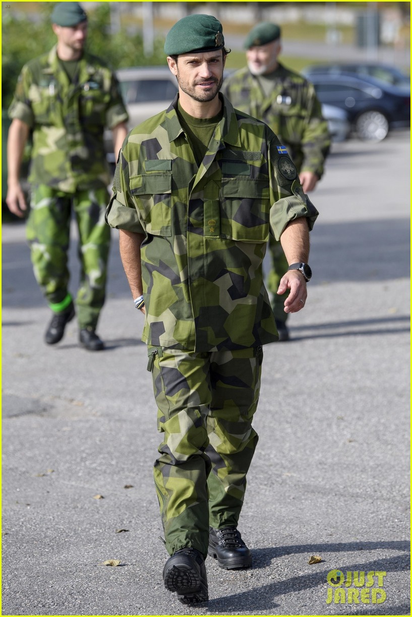 Sweden's Hot Prince Carl Philip Looks So Good in His Camo Uniform ...