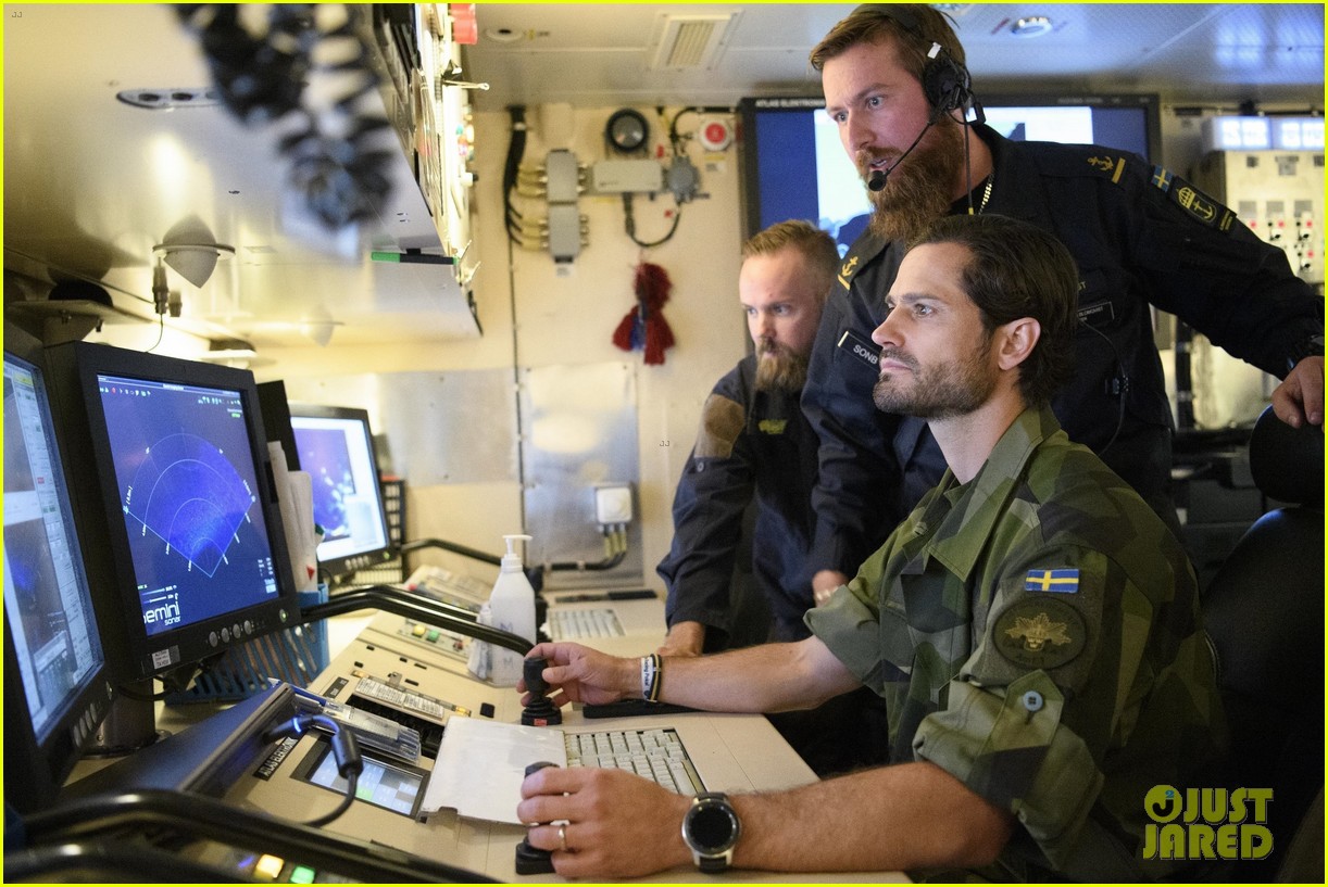 Sweden's Hot Prince Carl Philip Looks So Good in His Camo Uniform ...