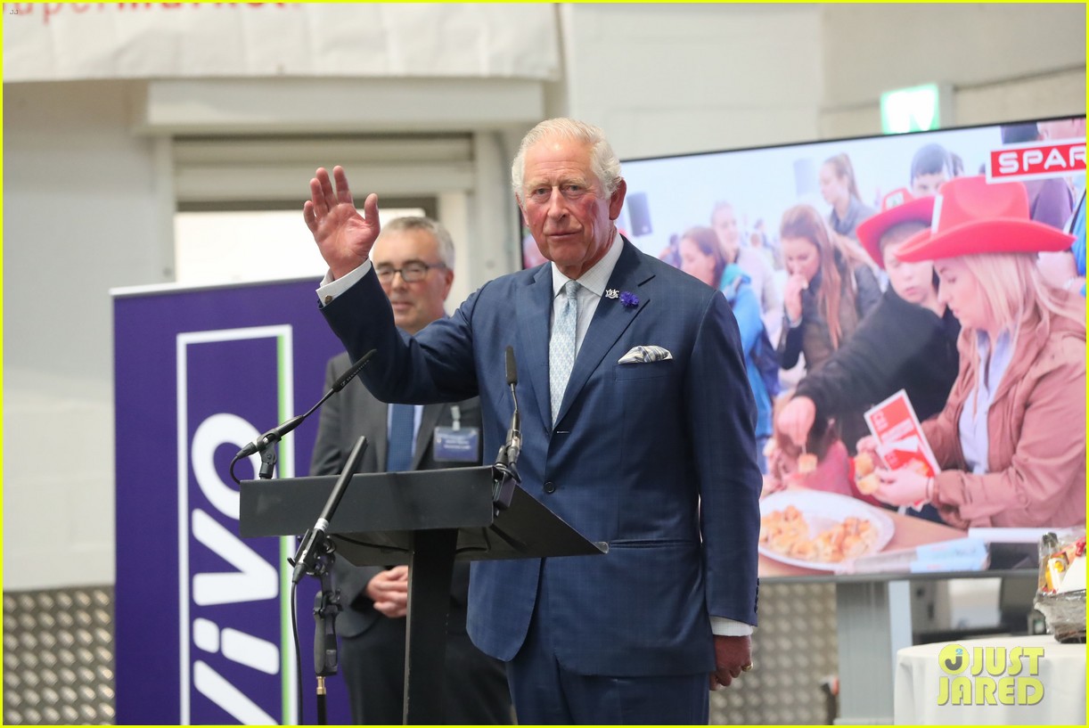 Prince Charles Wears a Mask, Poses In Front of 'Game of Thrones' Wrap ...