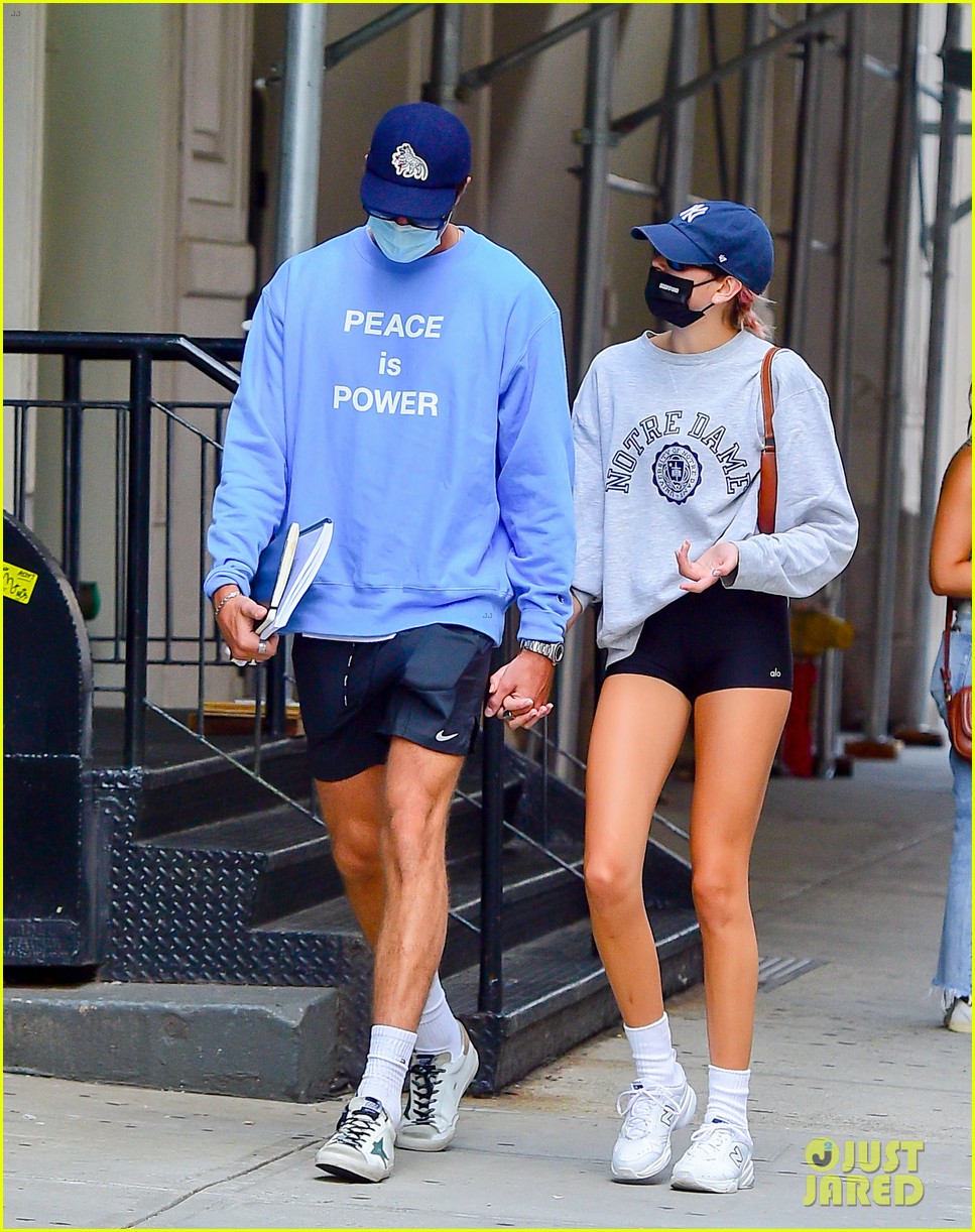 Kaia Gerber & Jacob Elordi Hold Hands During Two Friday Sightings in ...
