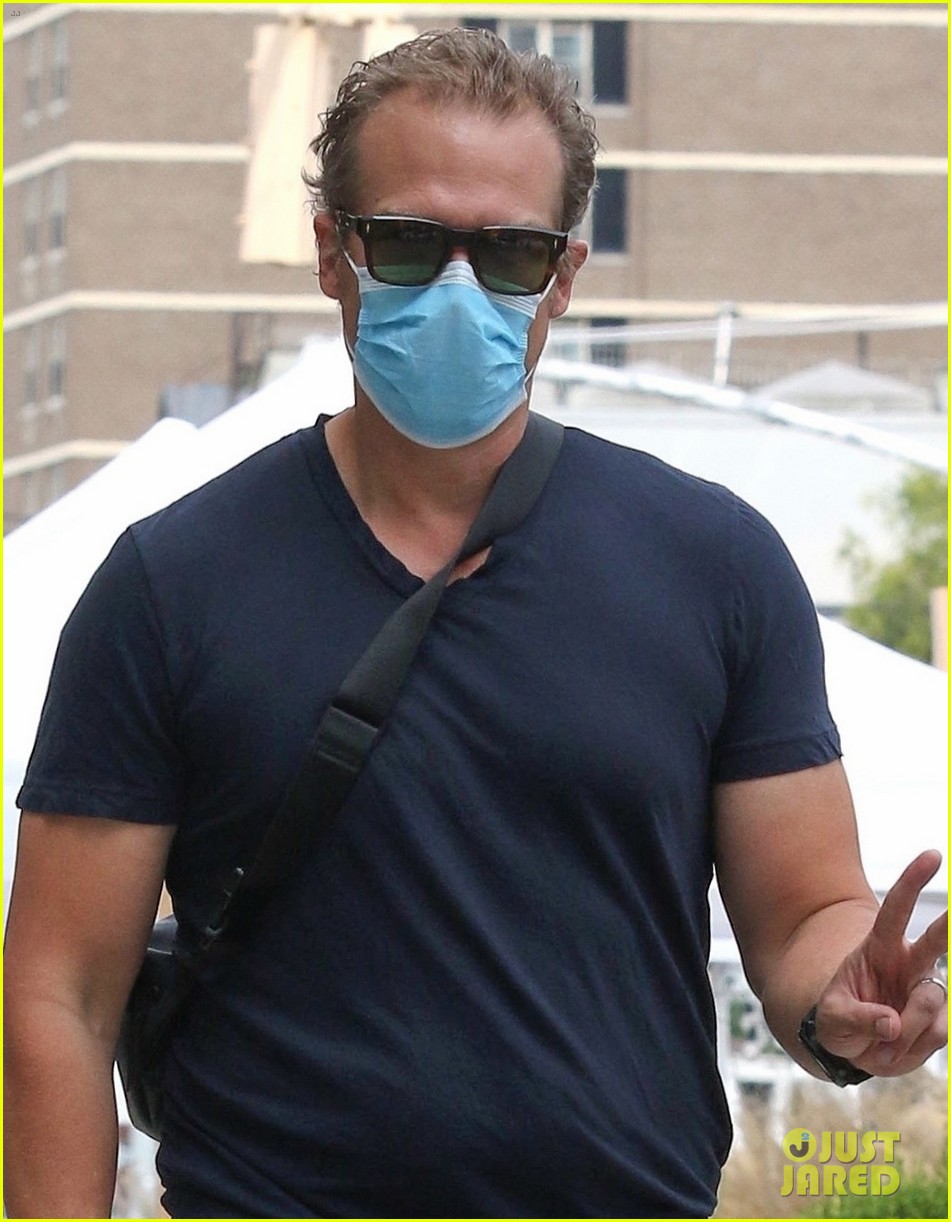 David Harbour Steps Out in NYC After Marrying Lily Allen!: Photo ...