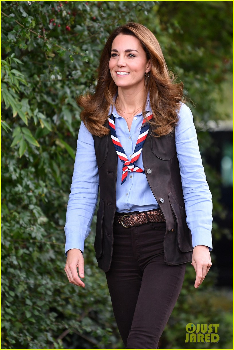 Duchess Kate Middleton Roasts Marshmallows with Scouts!: Photo 4488803 ...