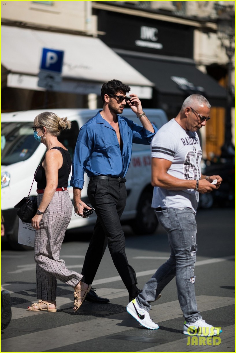 365 DNI's Michele Morrone Hangs Out with Model Jon Kortajarena in Paris ...