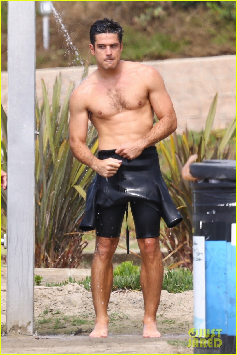 'High Seas' Actor Marco Pigossi Bares His Ripped Body While Surfing in ...