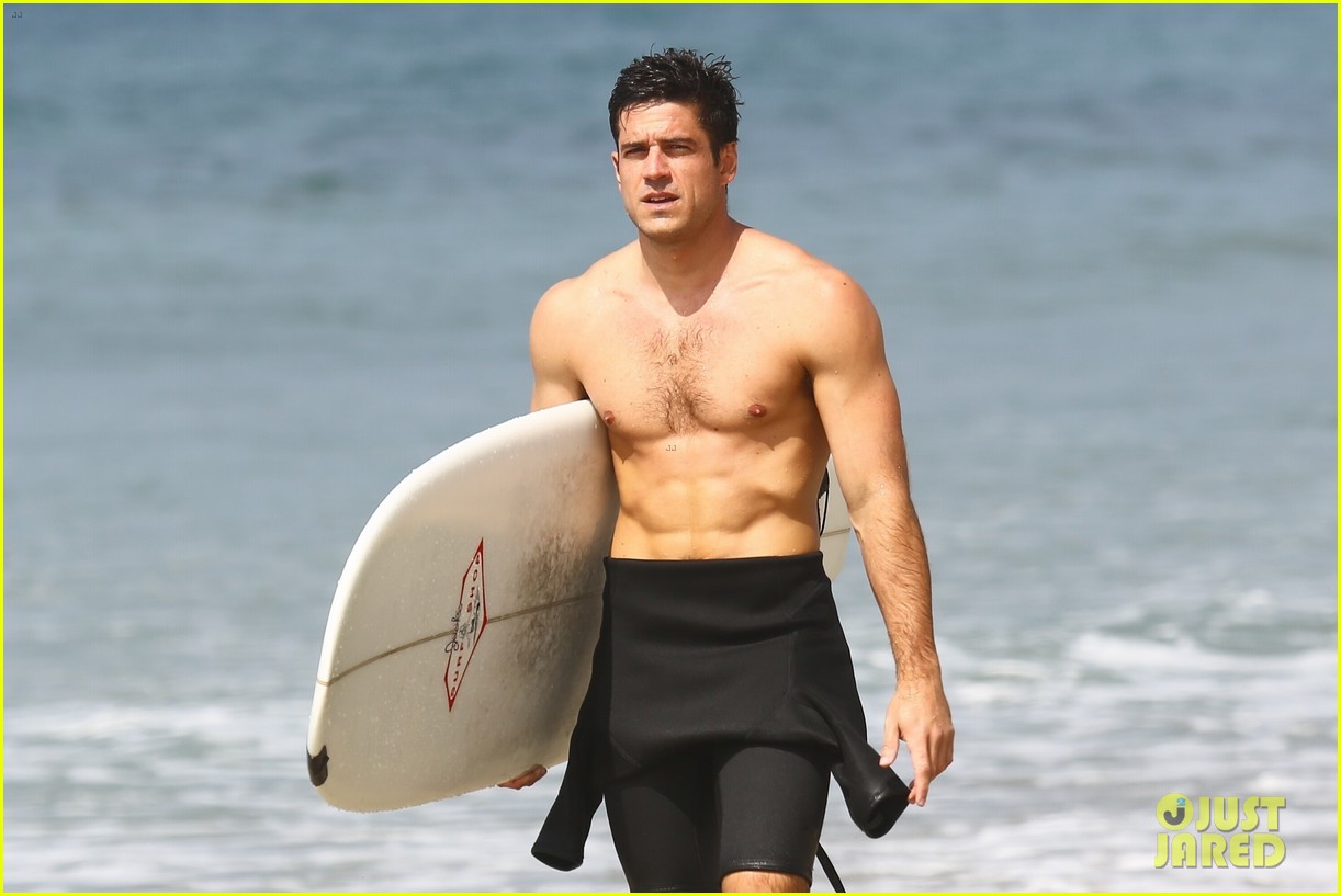 'High Seas' Actor Marco Pigossi Bares His Ripped Body While Surfing in ...