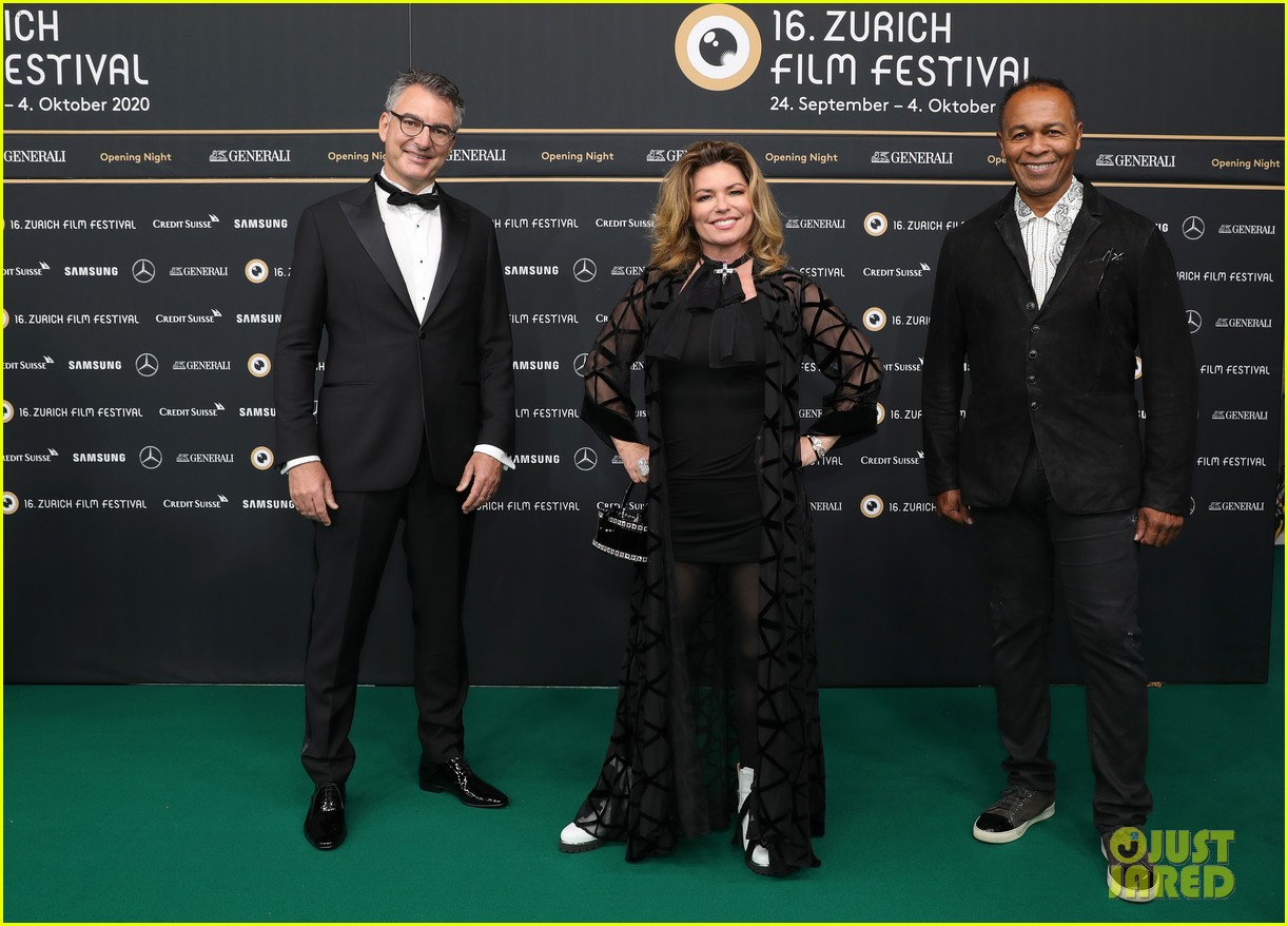 Shania Twain Gets Animated on the Red Carpet in Zurich!: Photo 4487586 ...