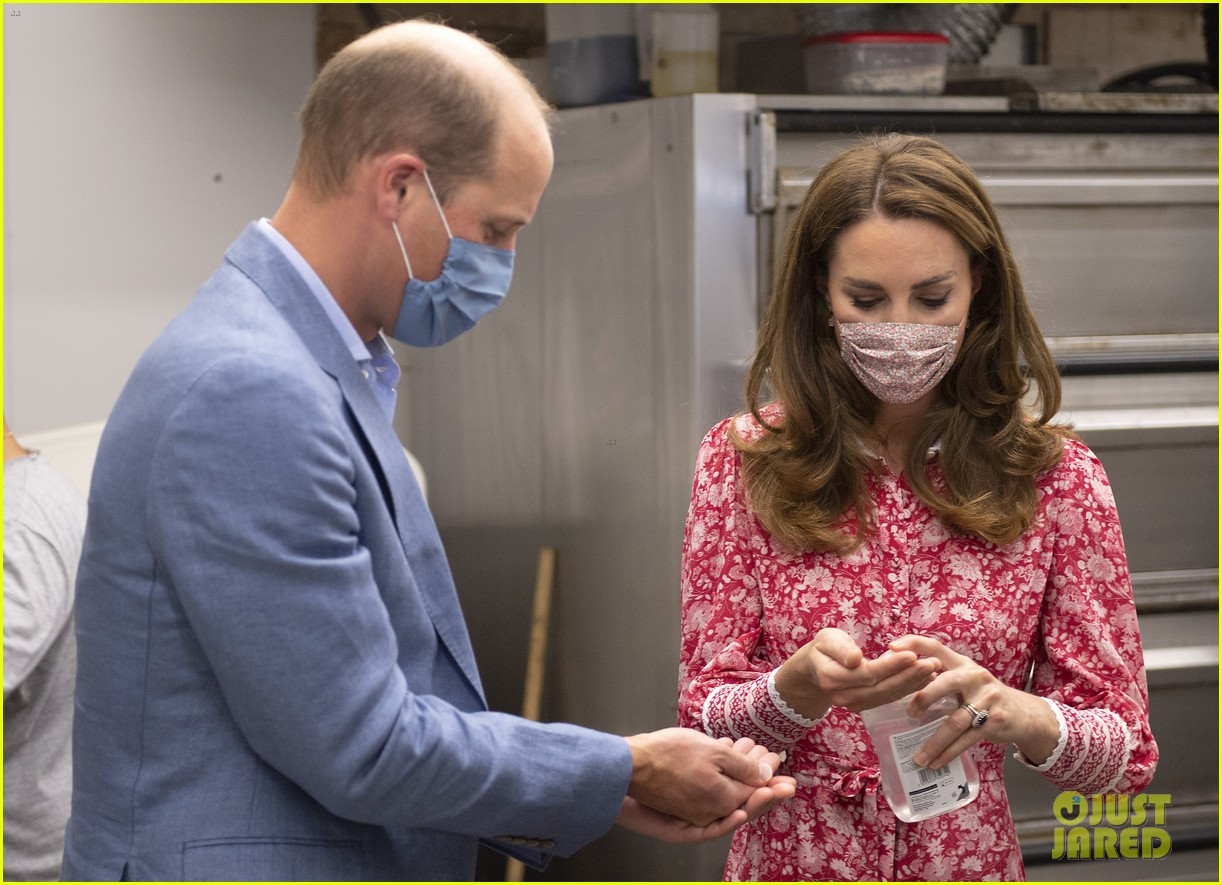 Prince William & Kate Middleton Bake Bread in Their Face Masks During ...