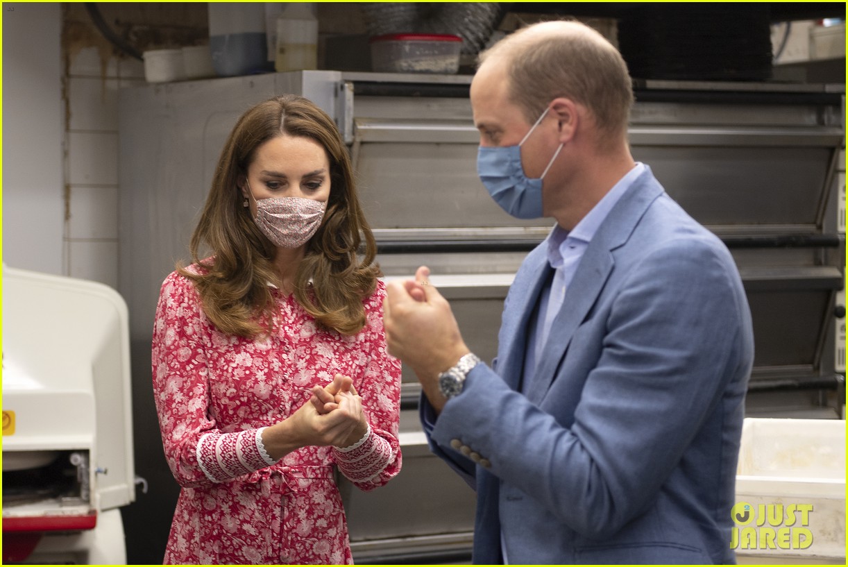 Prince William & Kate Middleton Bake Bread in Their Face Masks During ...