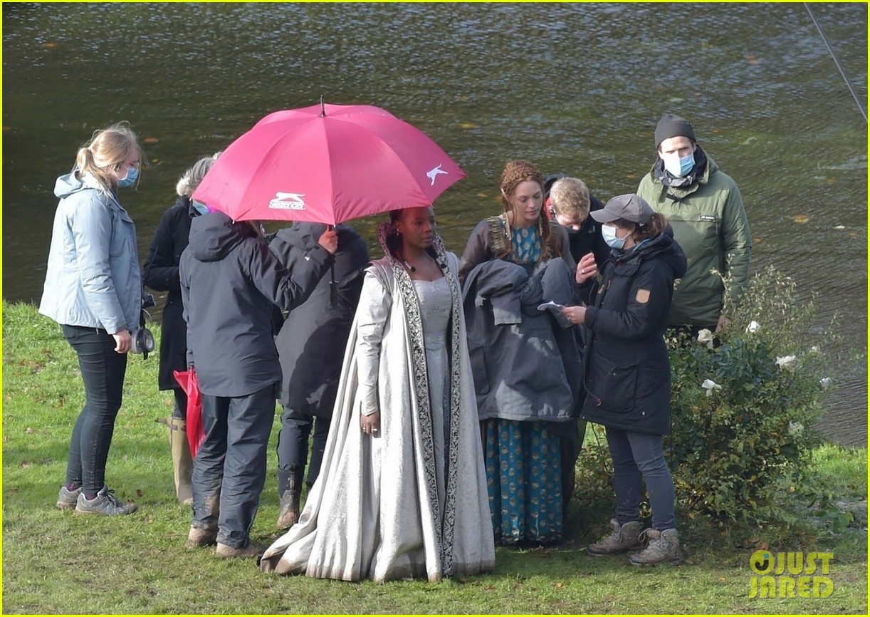 New 'Witcher' Set Photos Reveal Eamon Farren's Cahir Armor Changes For ...