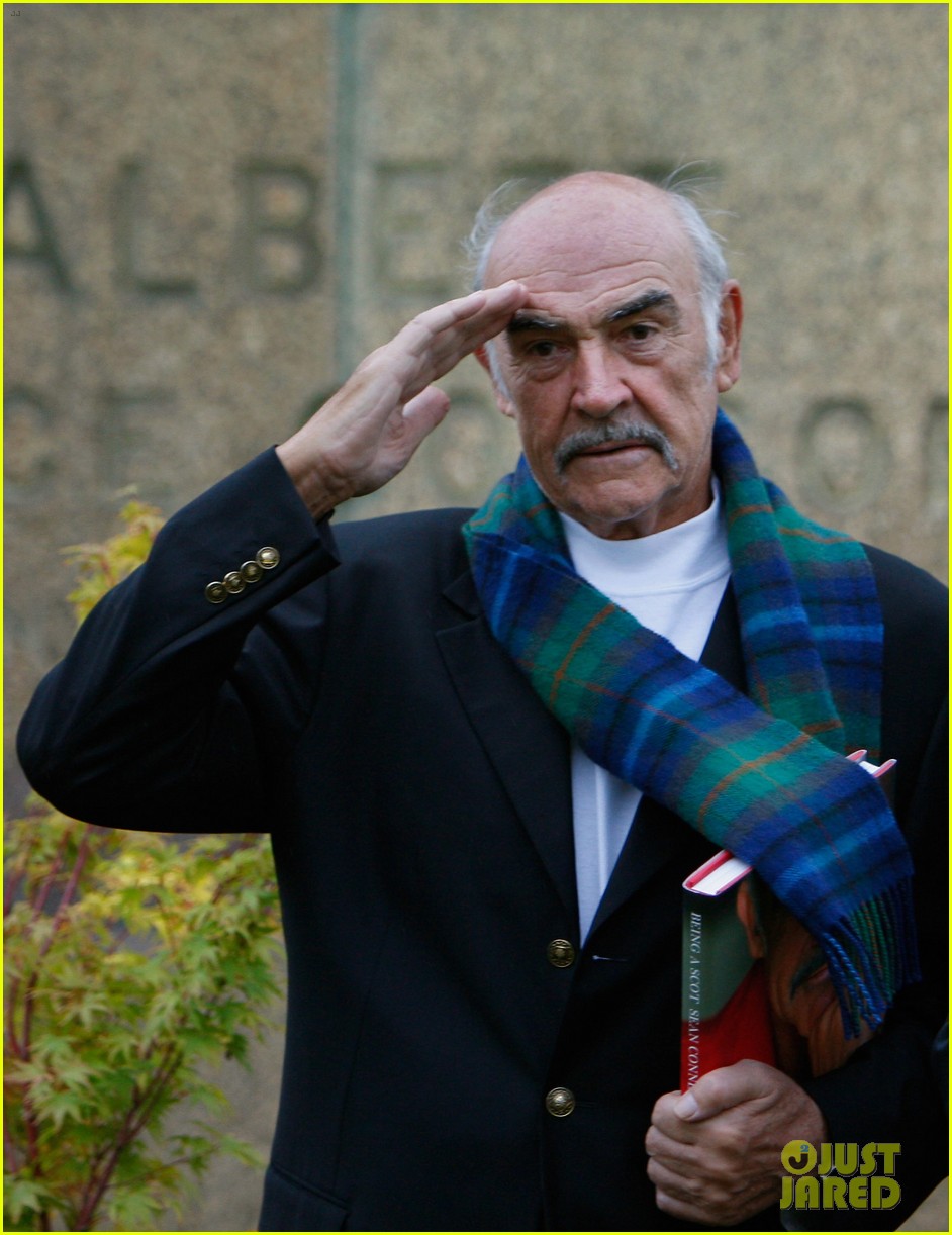 Sean Connery Dead - Iconic James Bond Actor Dies at 90: Photo 4496656 ...