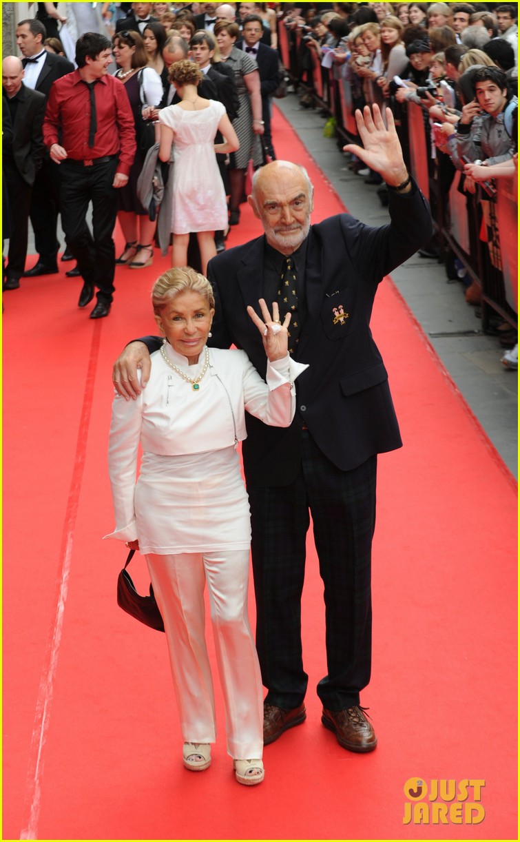 Sean Connery Dead - Iconic James Bond Actor Dies at 90: Photo 4496665 ...