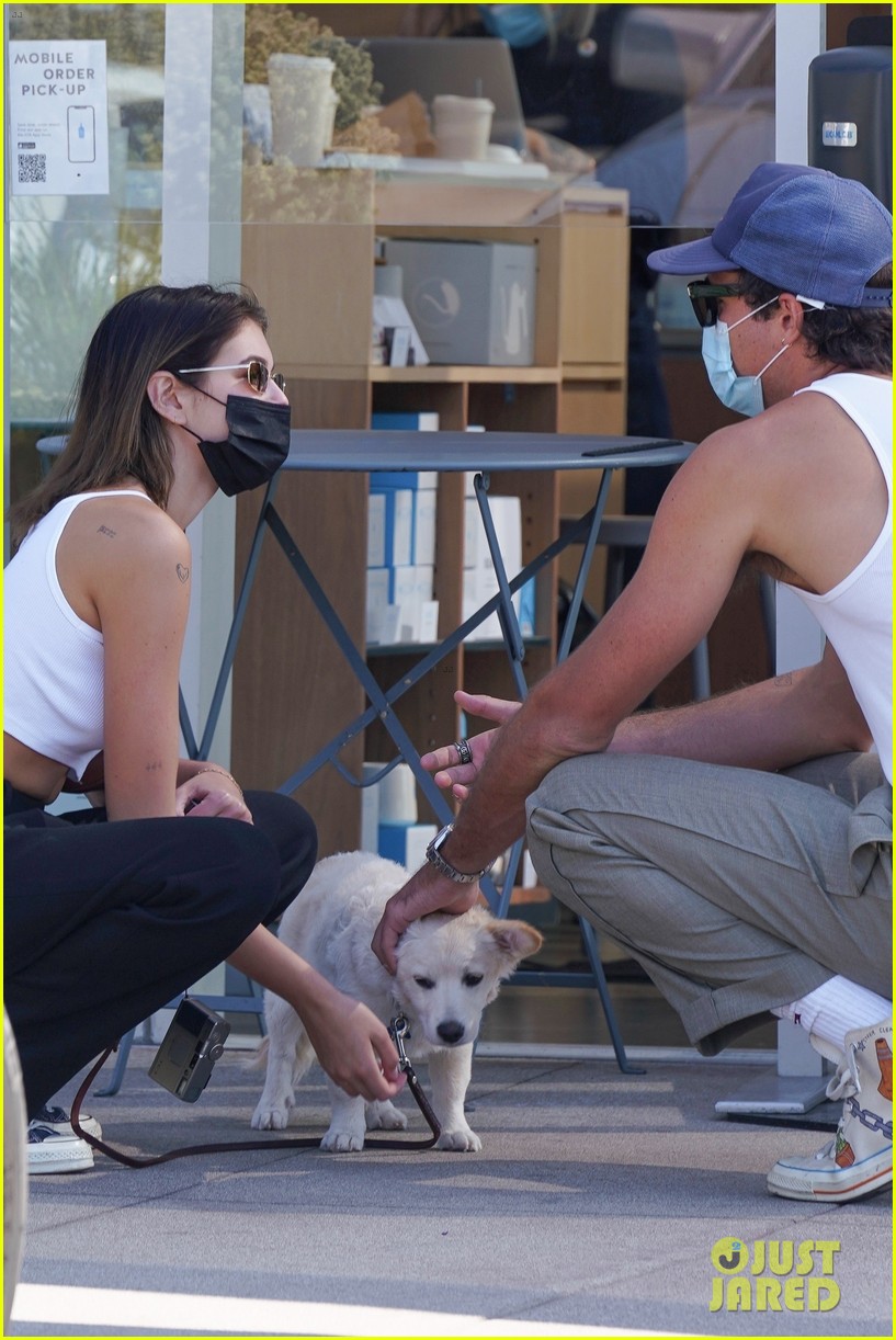 Kaia Gerber & Jacob Elordi Wrap Their Arms Around Each Other During ...