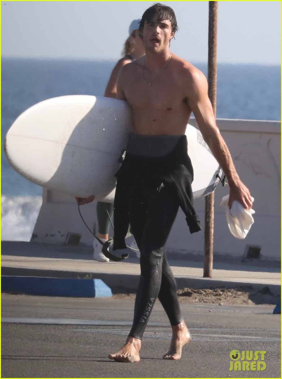 Jacob Elordi Bares His Abs After Surf Session in Malibu: Photo 4495920 ...