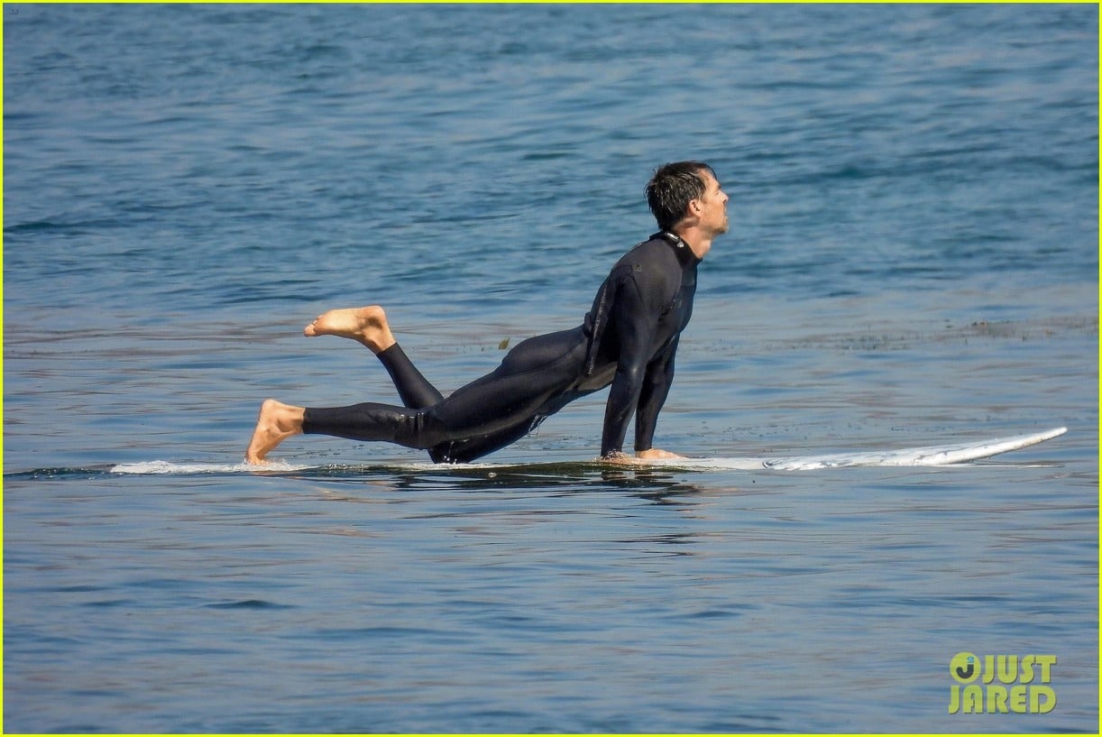 'My Boys' Actor Kyle Howard Shows Off Fit Body in a Wetsuit While ...