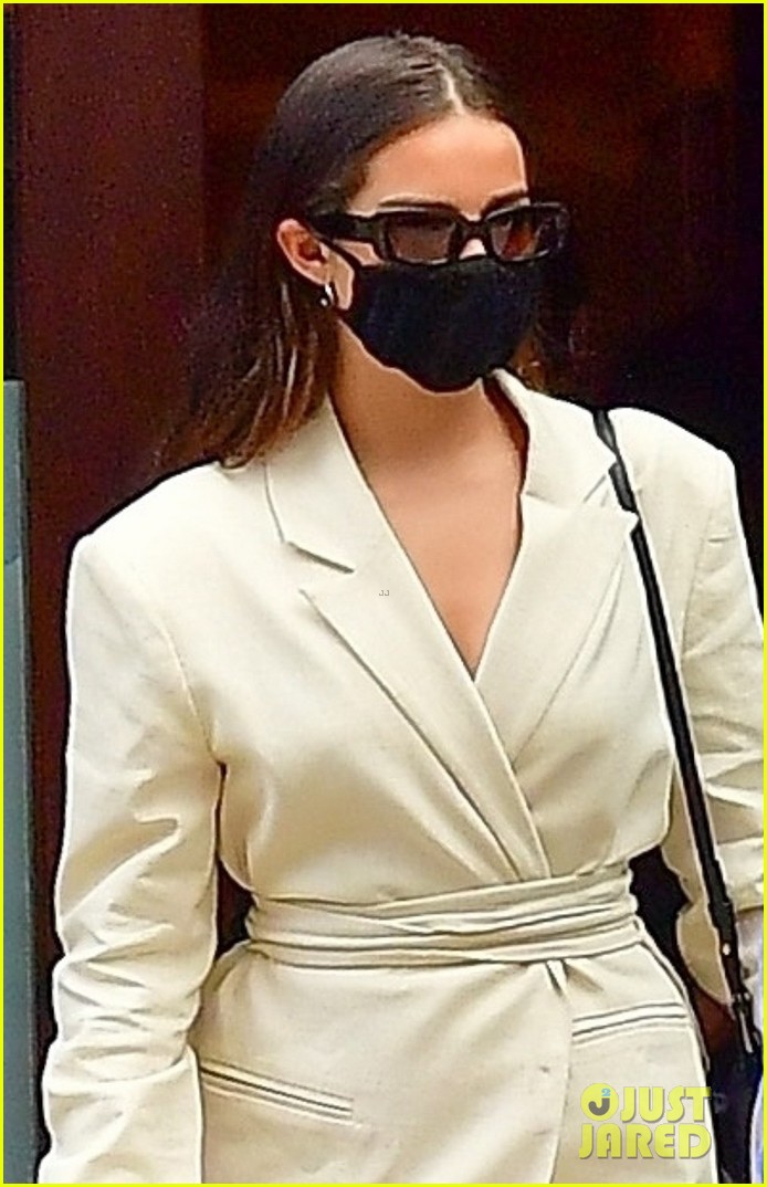 Kourtney Kardashian & Addison Rae Wear Cute Outfits While Shopping in ...