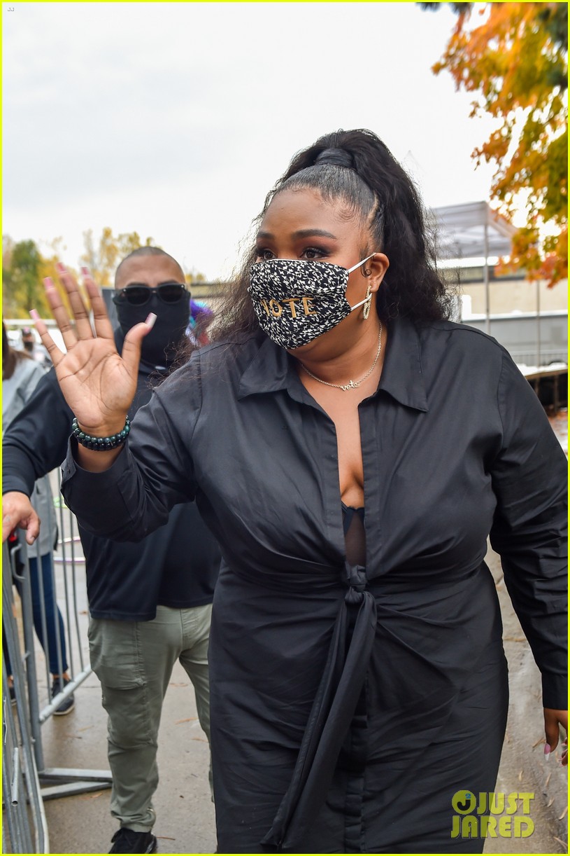 Lizzo Goes Campaigning for Biden-Harris in Detroit to Be 'On the Right ...