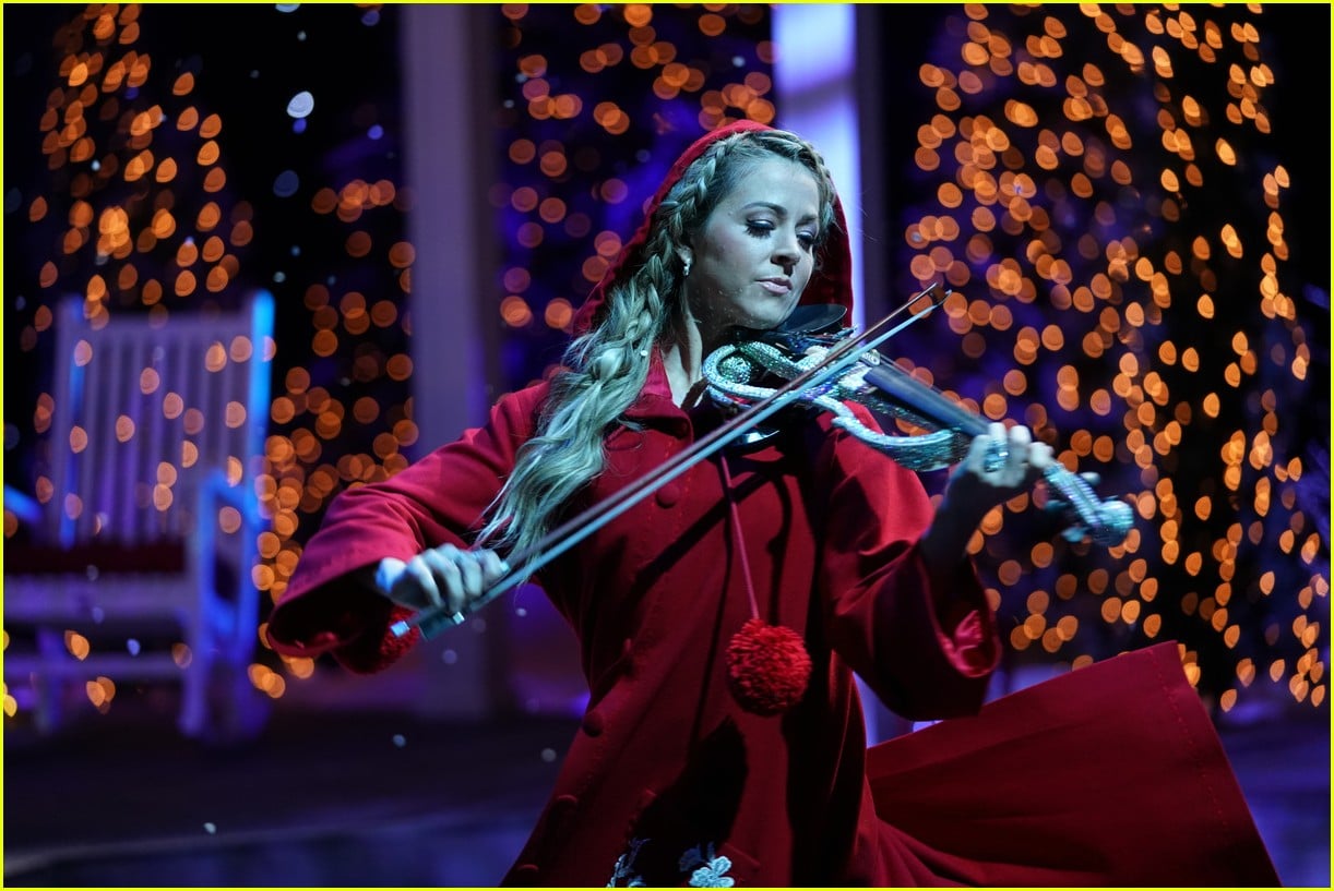 ABC's CMA Country Christmas 2020 - Performers & Celebrity Guest Lineup ...