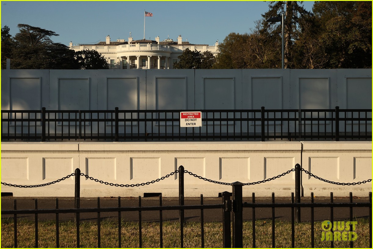 'Non-Scalable Fence' Installed at White House Ahead of Election 2020 ...
