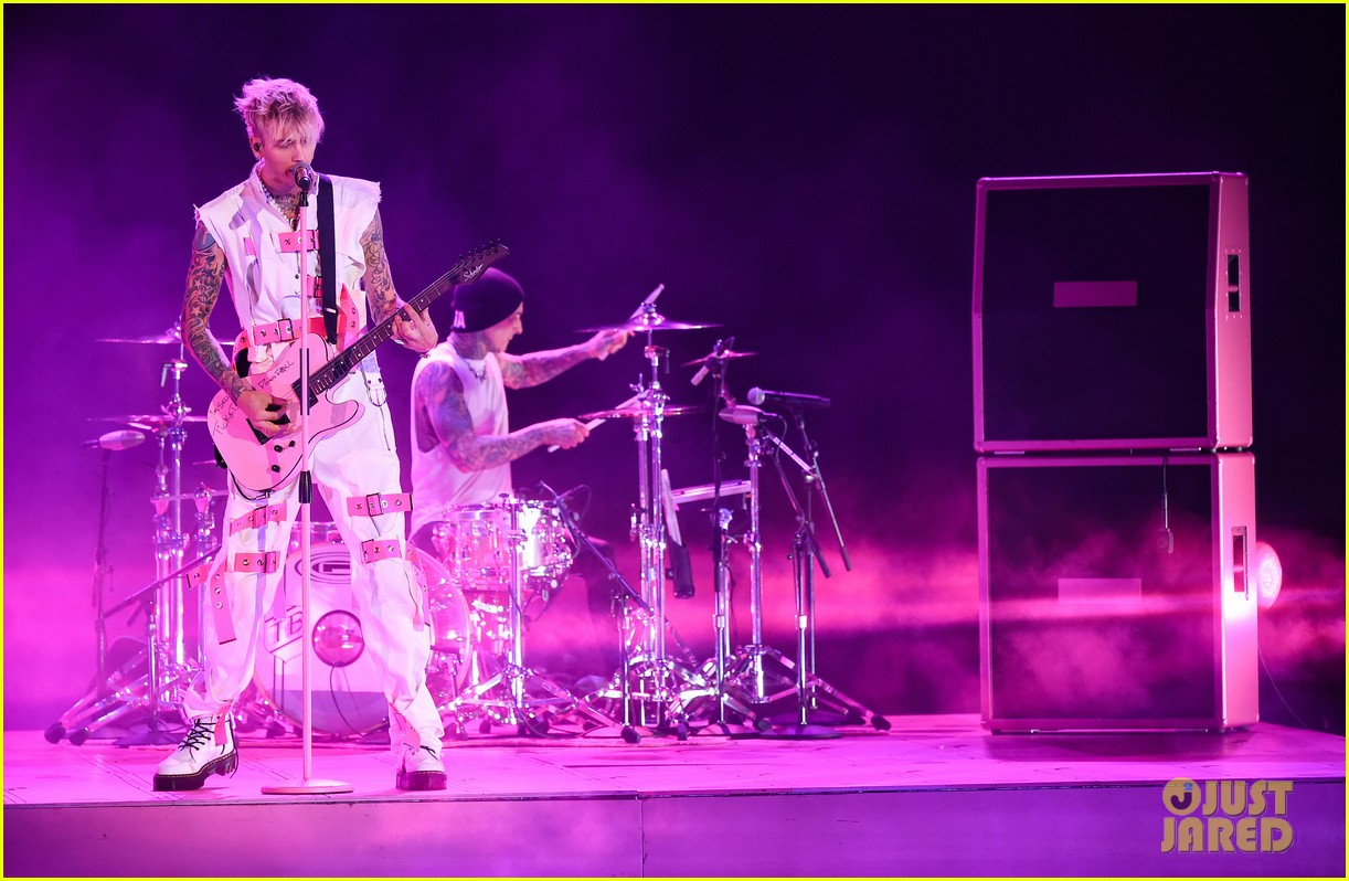 Megan Fox Introduces Machine Gun Kelly's Performance at American Music ...