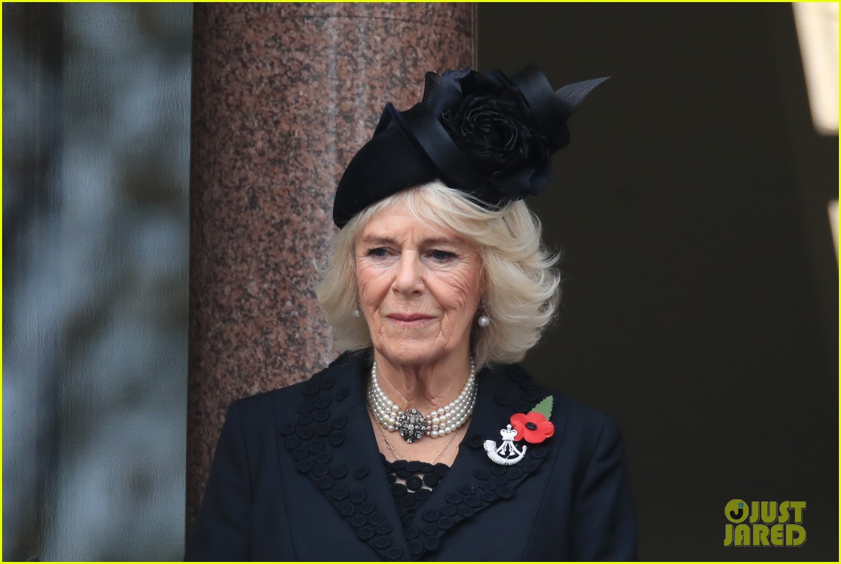 Prince William & Kate Middleton Join Queen Elizabeth for Remembrance ...