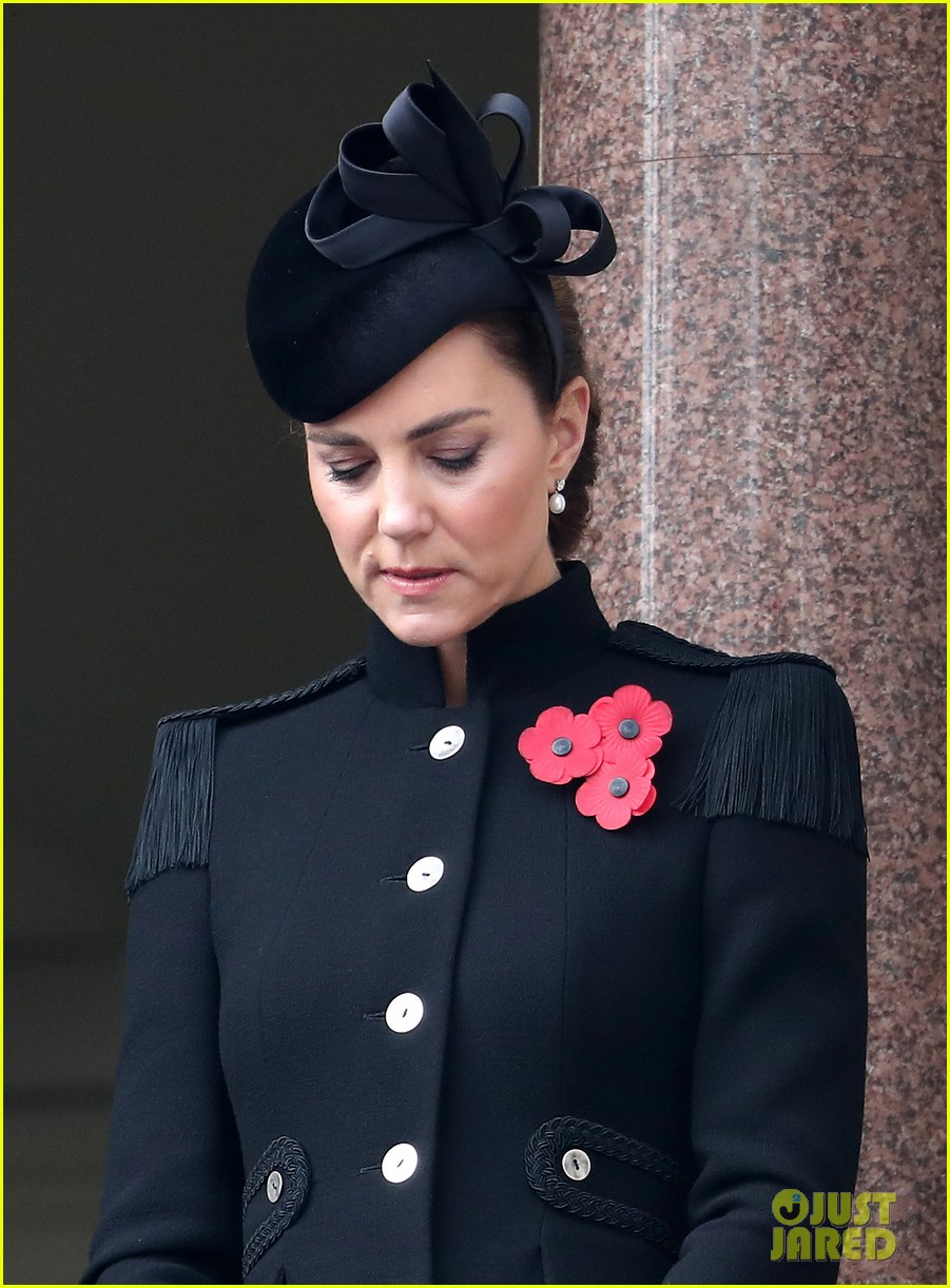 Prince William & Kate Middleton Join Queen Elizabeth for Remembrance ...