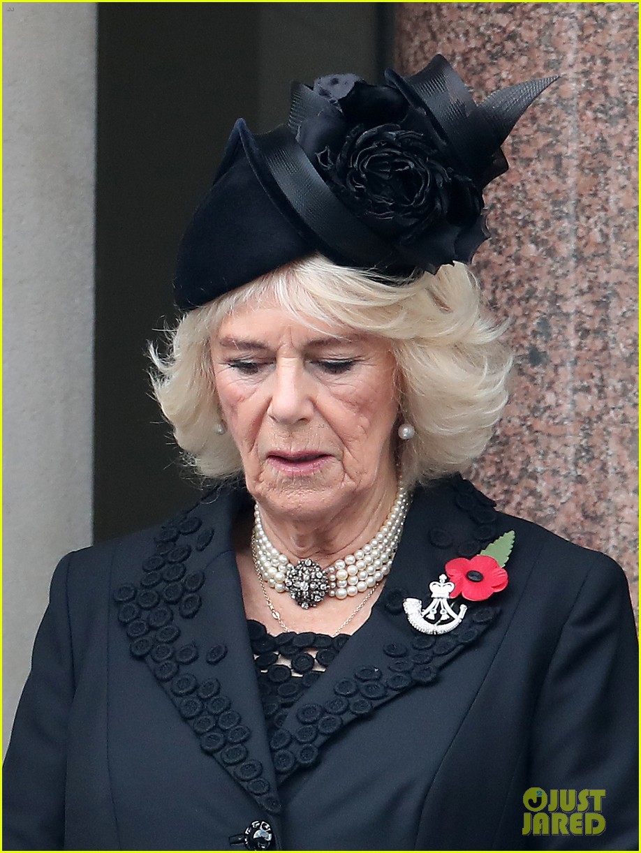 Prince William & Kate Middleton Join Queen Elizabeth for Remembrance ...