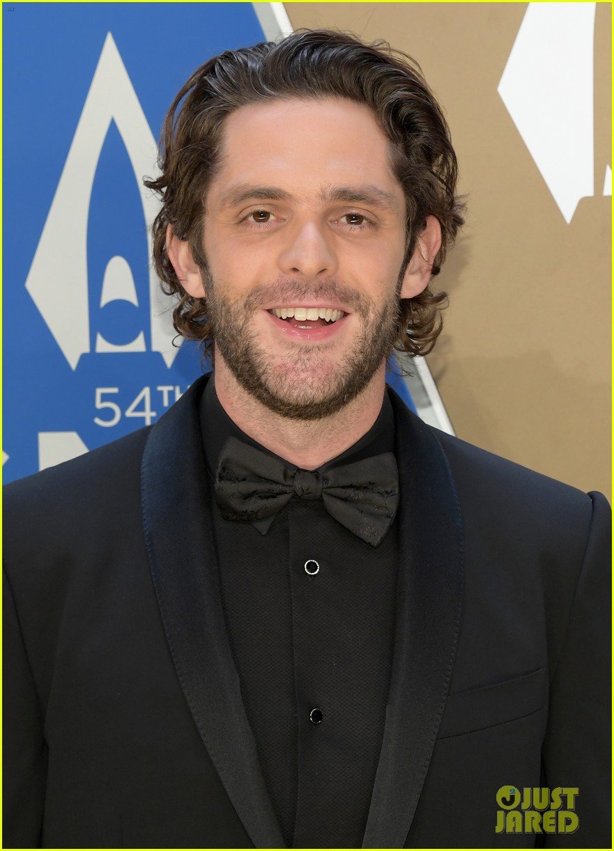 Thomas Rhett & Wife Lauren Akins Couple Up for Date Night at CMA Awards ...