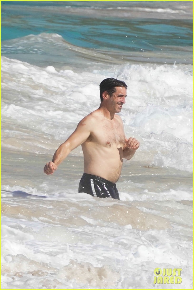 Amy Schumer & Husband Chris Fischer Look So Happy During Their Beach ...