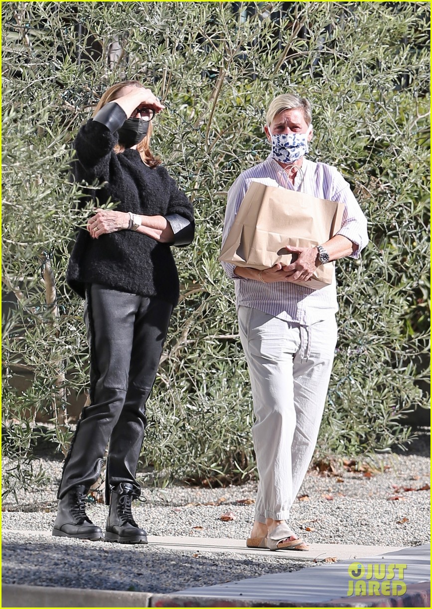 Photo: ellen degeneres drops mask phone speak 01 | Photo 4510366 | Just ...
