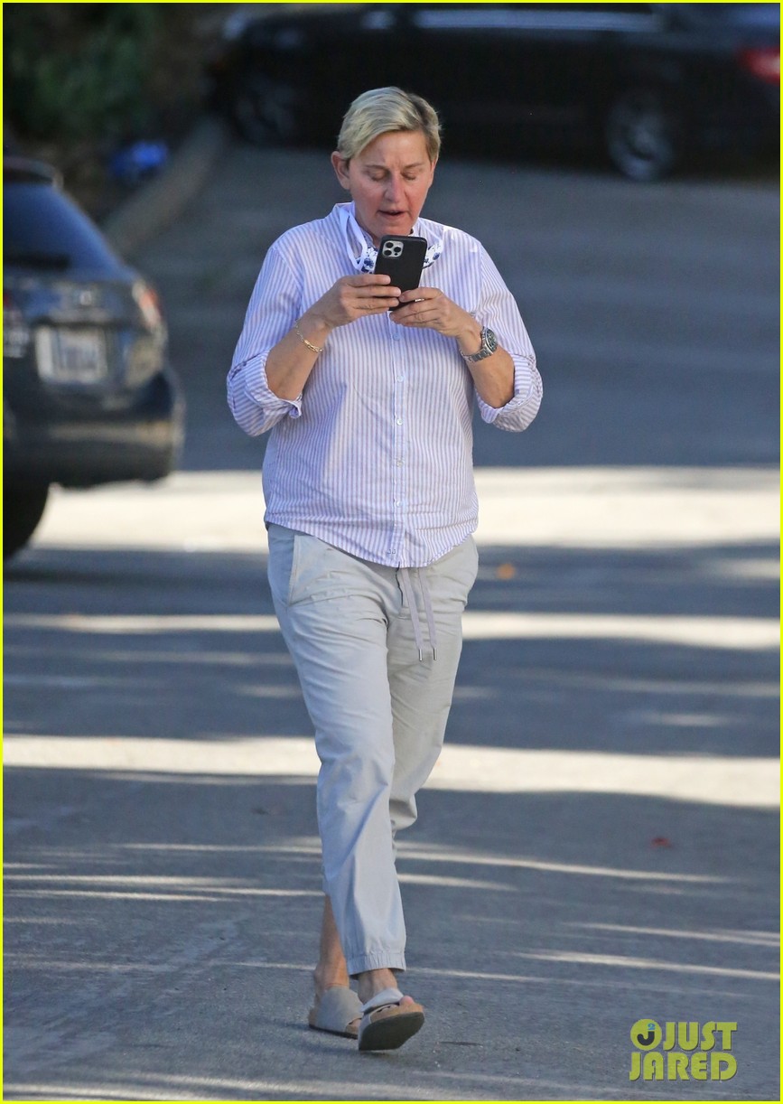 Ellen DeGeneres Wears Her Face Mask Around Her Neck Days After Positive ...