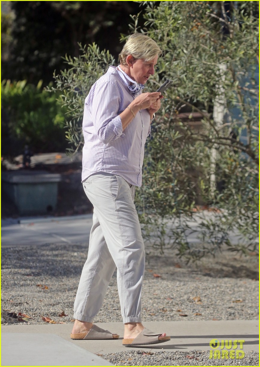 Ellen DeGeneres Wears Her Face Mask Around Her Neck Days After Positive ...