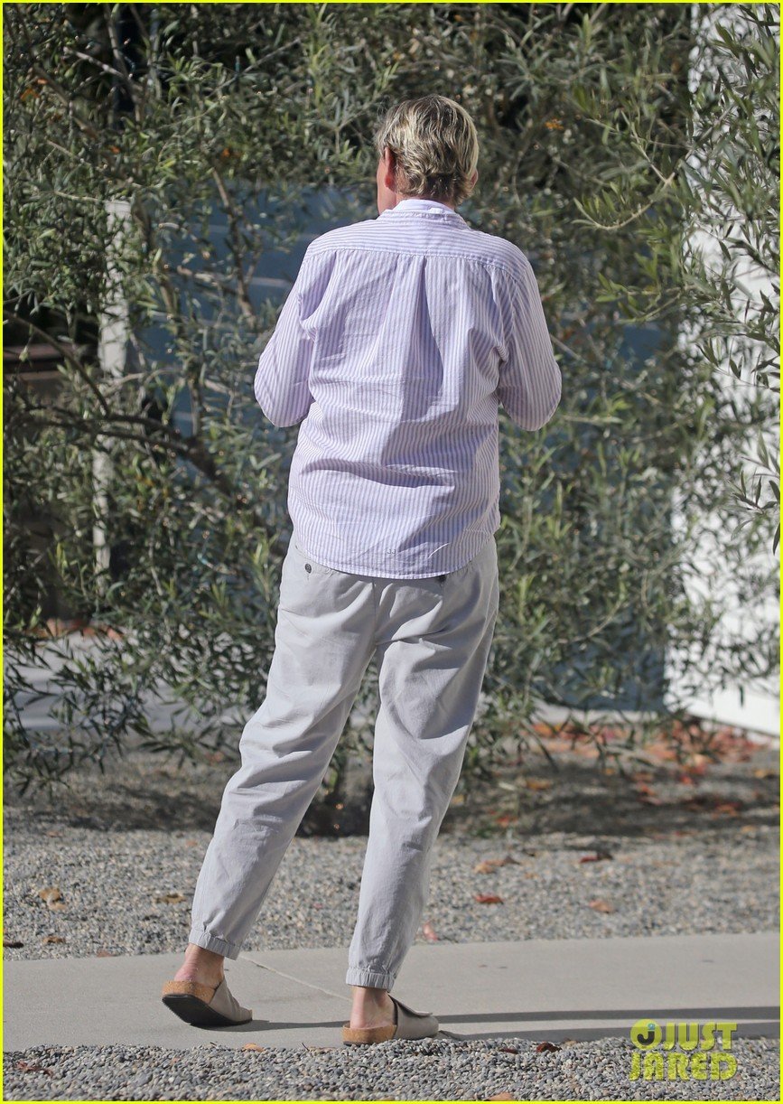 Ellen DeGeneres Wears Her Face Mask Around Her Neck Days After Positive ...