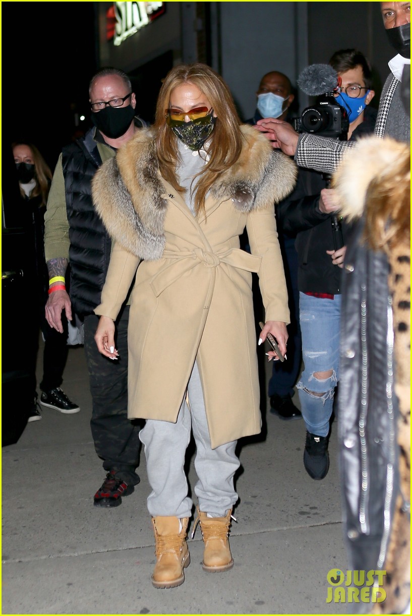 Jennifer Lopez & Alex Rodriguez Bundle Up in Stylish Outfits for Night ...