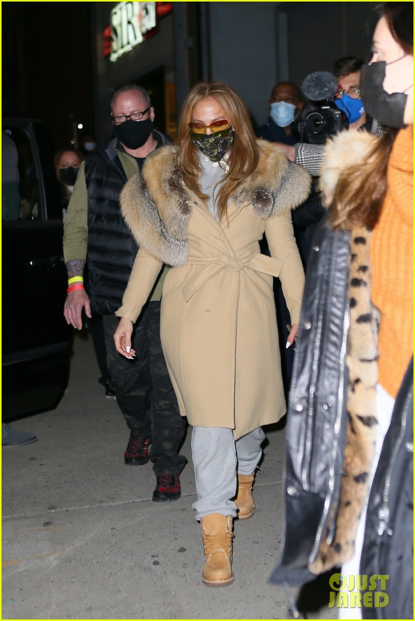 Jennifer Lopez & Alex Rodriguez Bundle Up in Stylish Outfits for Night ...