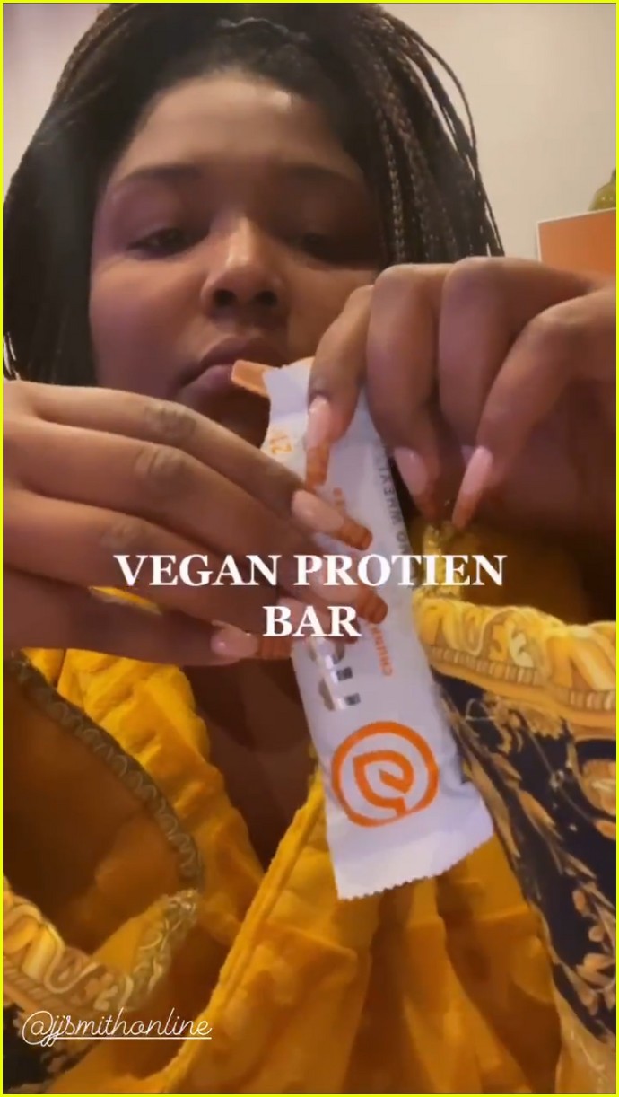 Lizzo Responds to Those Upset She Promoted a 10 Day Smoothie Cleanse ...