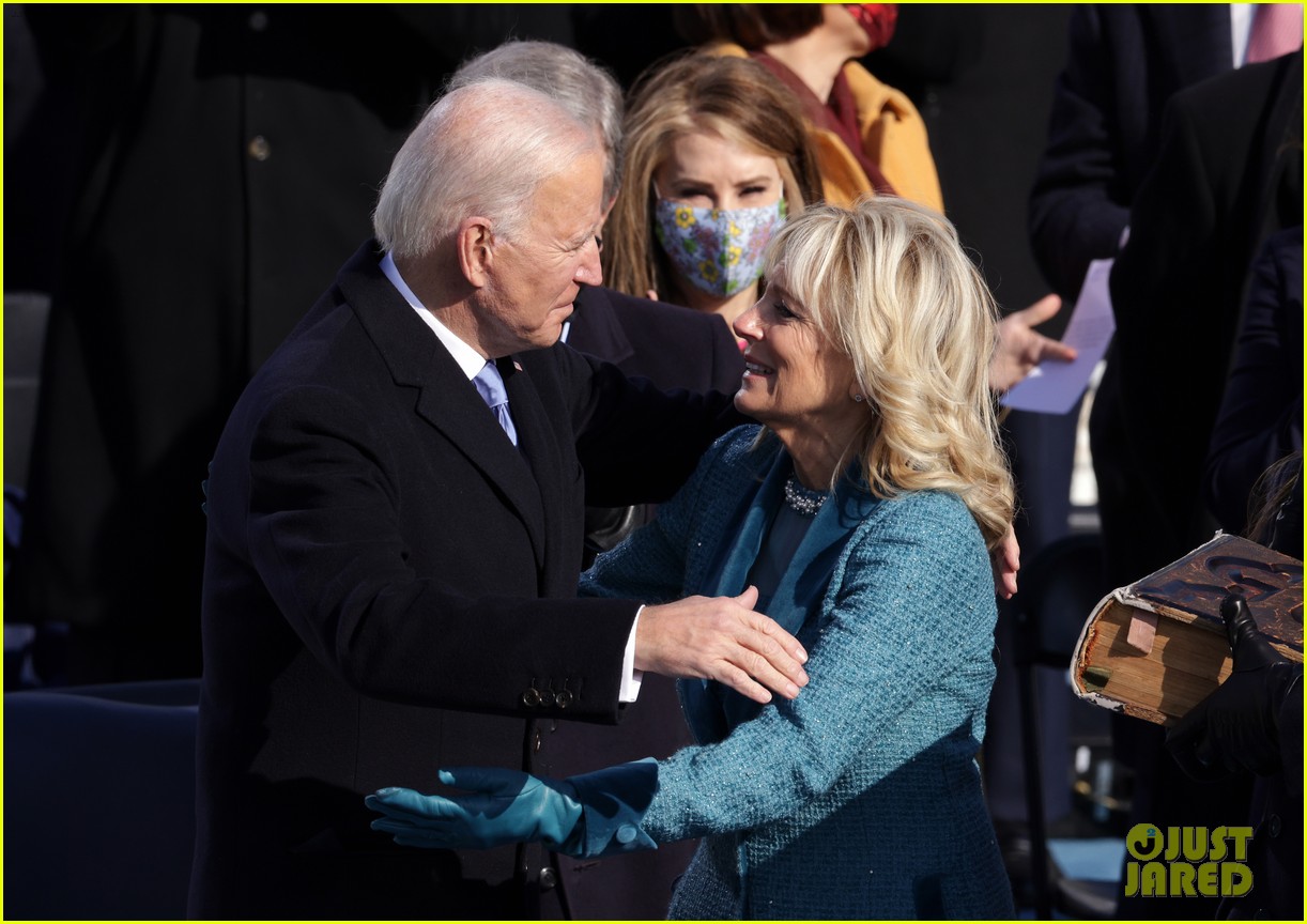 President Joe Biden's Kids Ashley & Hunter Hug Him After Swearing In ...