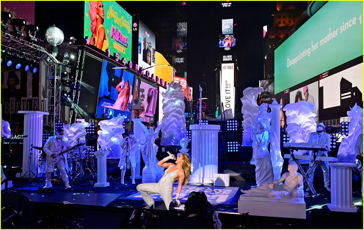 Here's Why Jennifer Lopez Teared Up During Her New Year's Eve 2021 ...