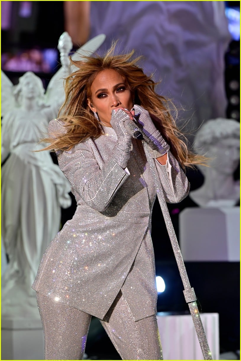 Here's Why Jennifer Lopez Teared Up During Her New Year's Eve 2021 ...