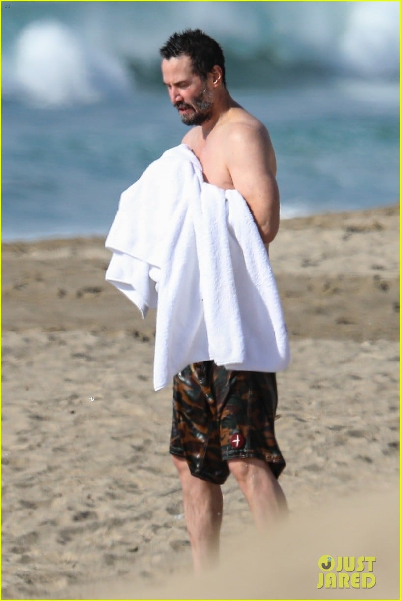Keanu Reeves Looks Fit Shirtless at the Beach in Malibu: Photo 4514921 ...