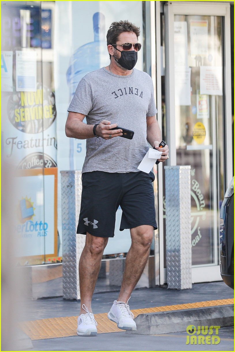 Gerard Butler Stops By Gas Station for Quick Errand Run: Photo 4524207 ...