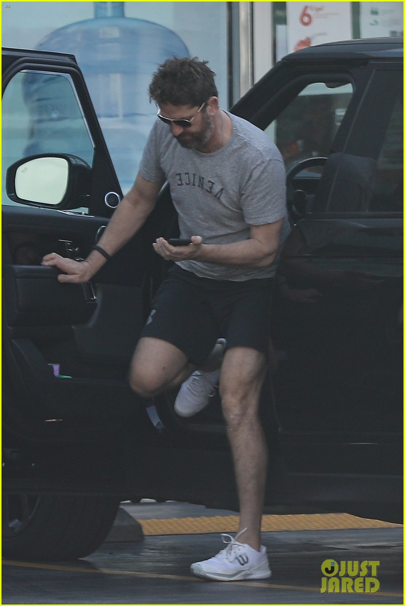 Gerard Butler Stops By Gas Station for Quick Errand Run: Photo 4524209 ...