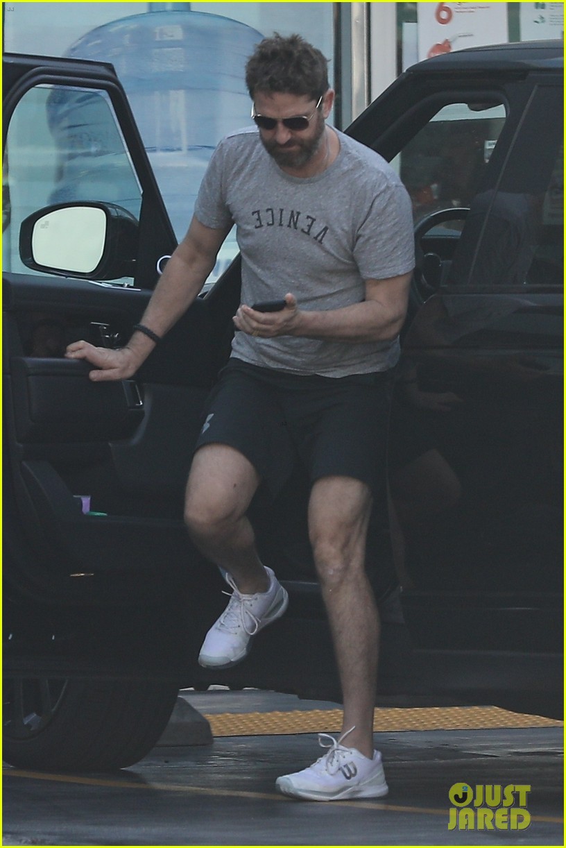 Gerard Butler Stops By Gas Station for Quick Errand Run: Photo 4524210 ...