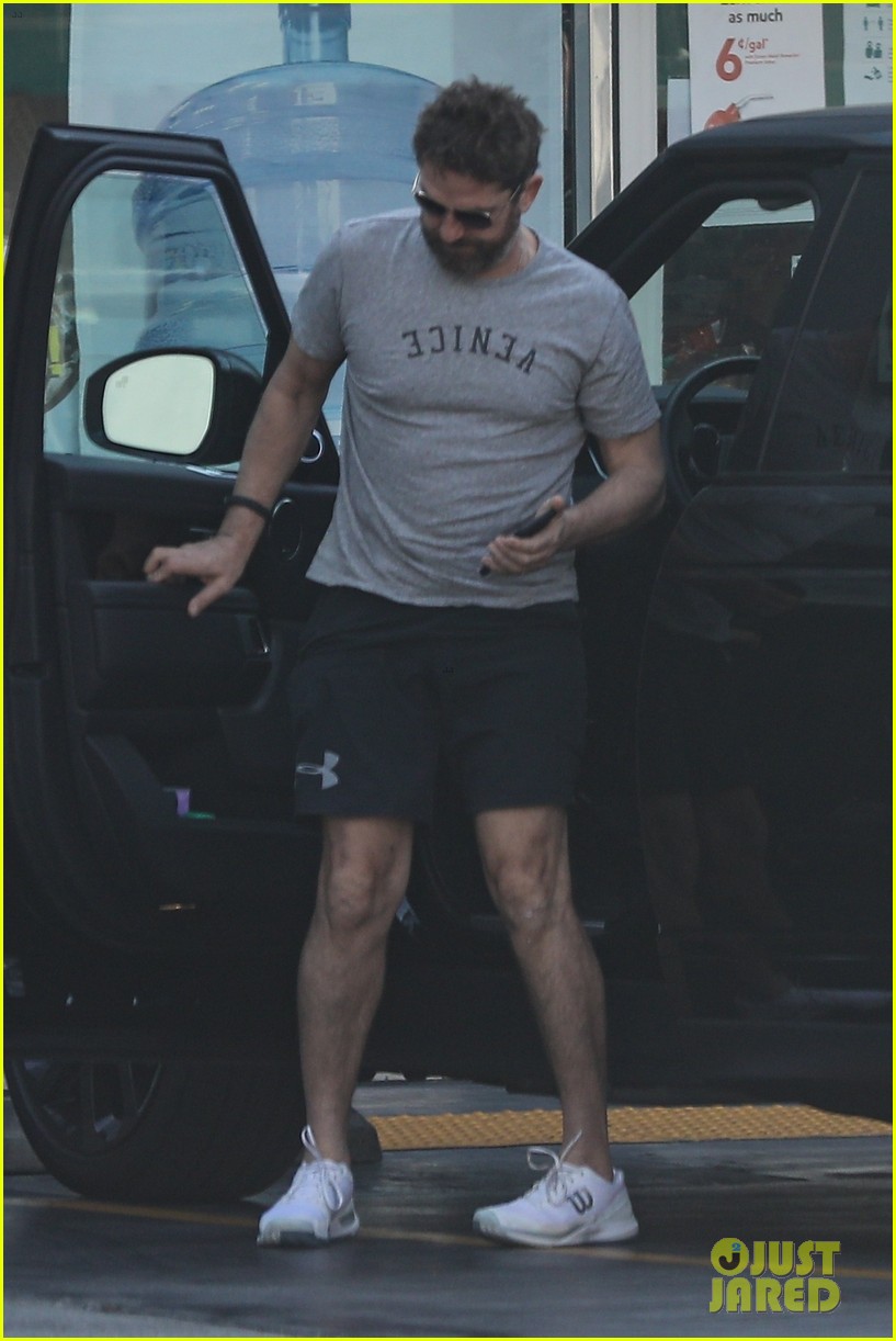 Gerard Butler Stops By Gas Station for Quick Errand Run: Photo 4524211 ...