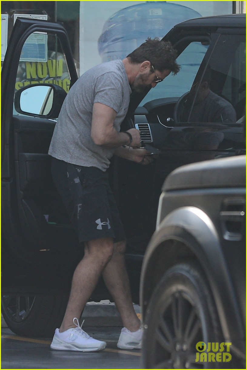 Gerard Butler Stops By Gas Station for Quick Errand Run: Photo 4524227 ...