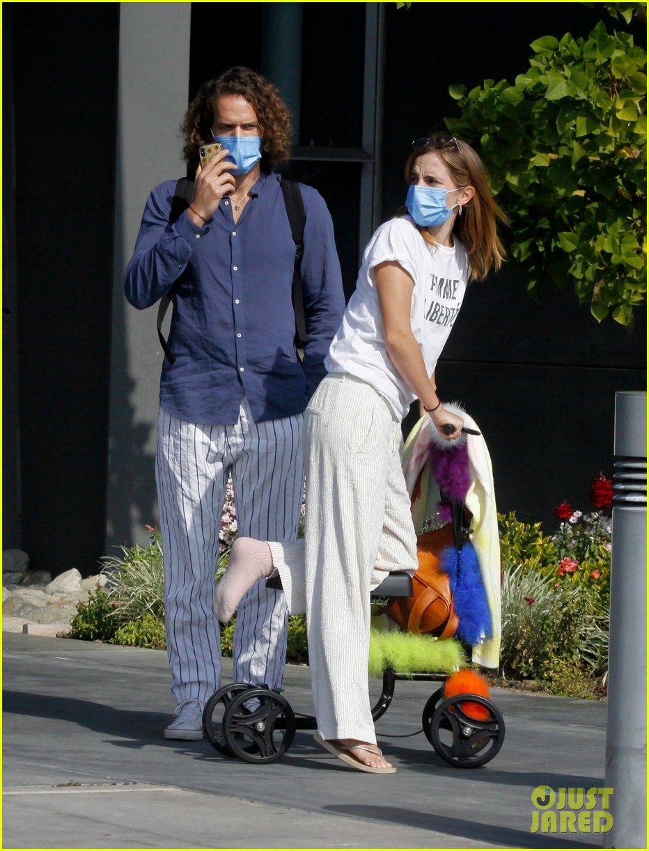 Injured Emma Watson Sports Modest Ring on That Finger, Fans Question If ...