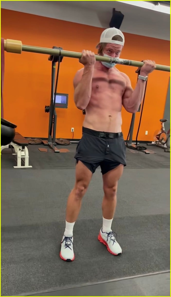 Patrick Schwarzenegger Flaunts Ripped Body During His Workout Session ...